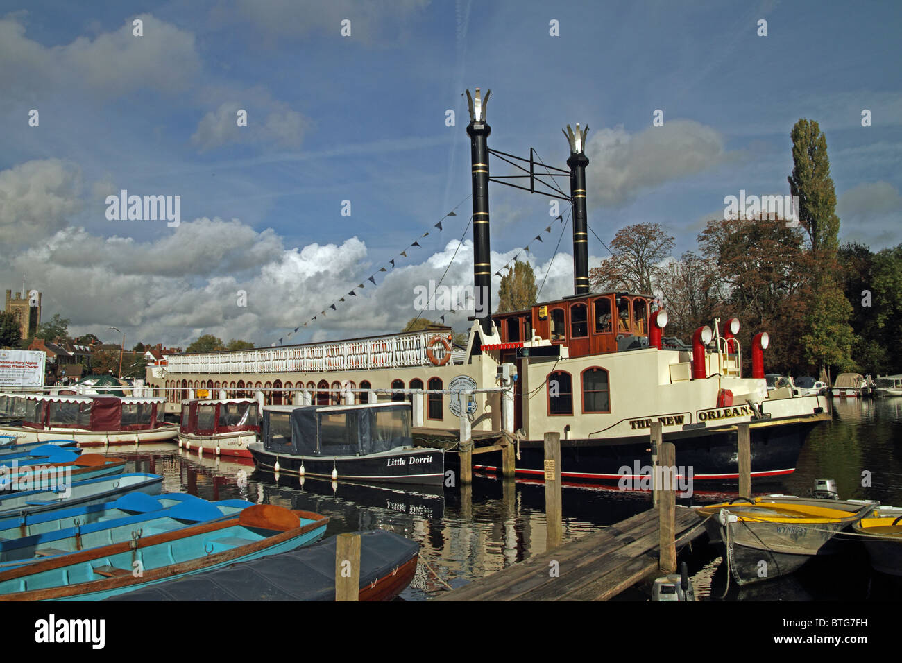 Thames paddle steamer boat hi-res stock photography and images - Alamy