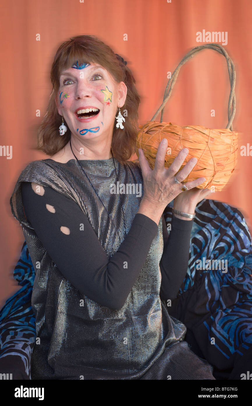 Sorceress wiccan hag crone harpy hi-res stock photography and images ...