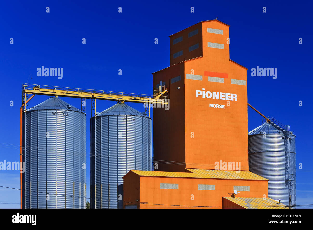 Saskatchewan Grain Elevator High Resolution Stock Photography and ...