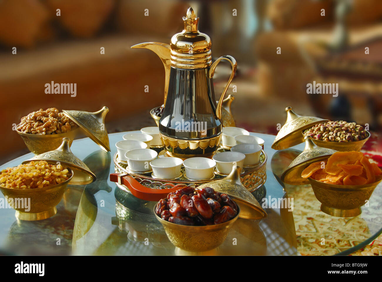 Arabic party hi-res stock photography and images - Alamy