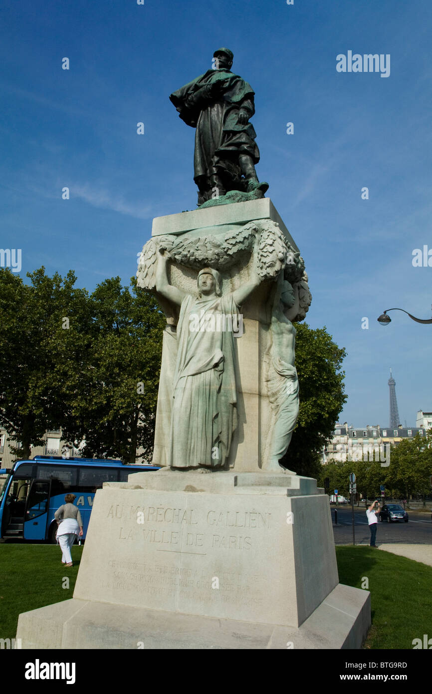 Napoleon statue paris hi-res stock photography and images - Alamy