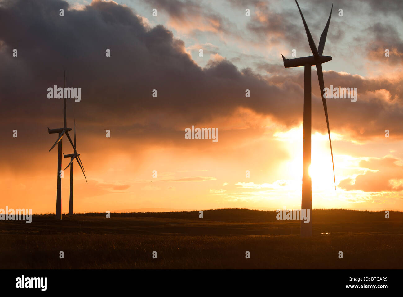Onshore wind farm uk sunset hi-res stock photography and images - Alamy