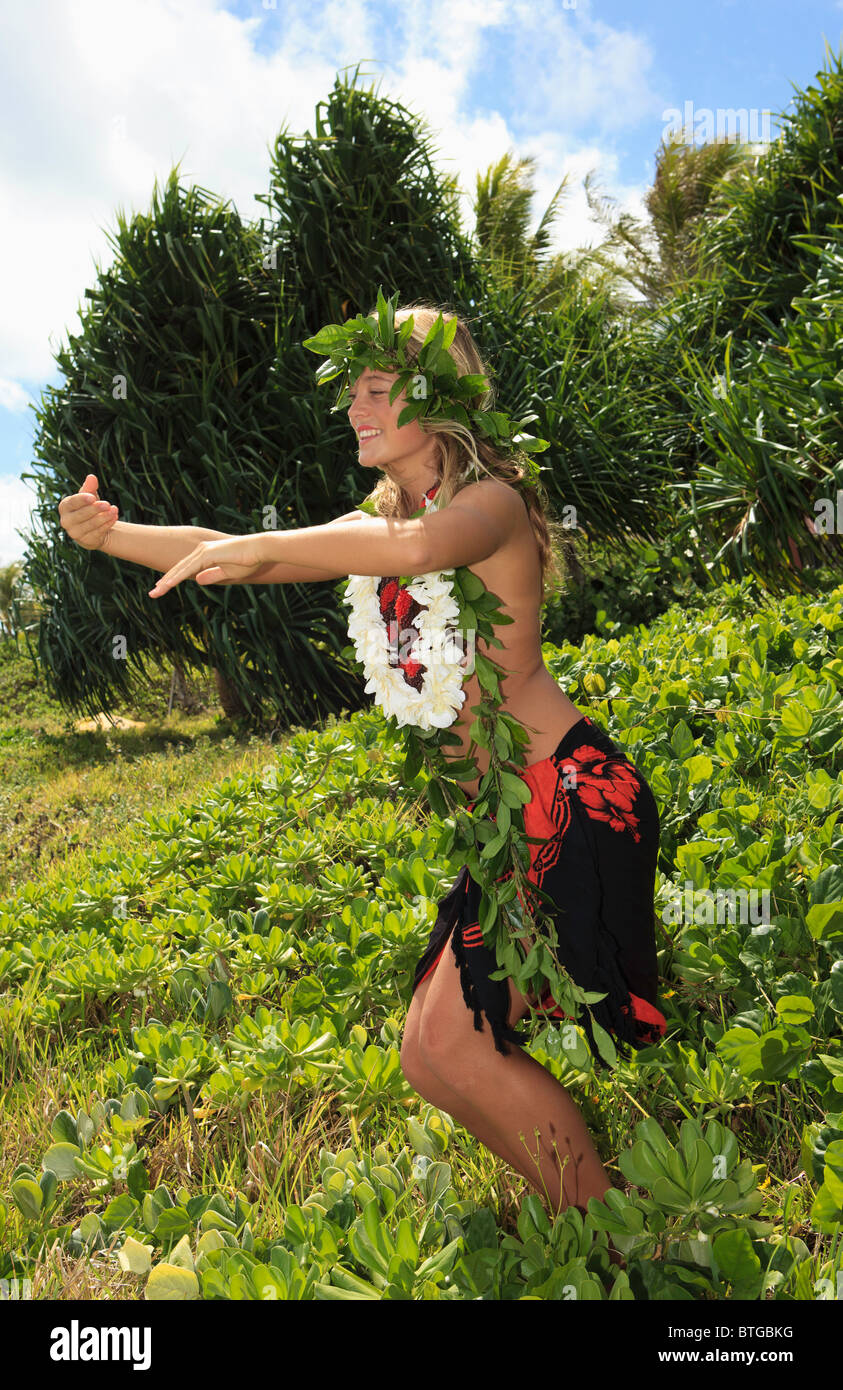 hawaiian hula danced by a teenage girl in hawaii Stock Photo - Alamy