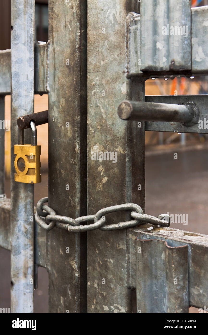 Padlocked gates hi-res stock photography and images - Alamy