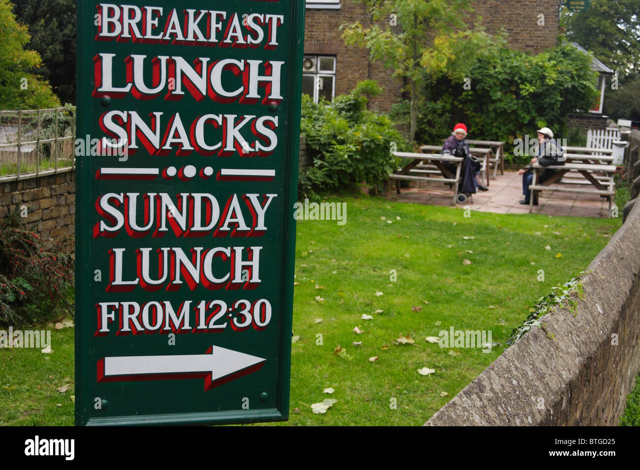 Snacks sign arrow hi-res stock photography and images - Alamy