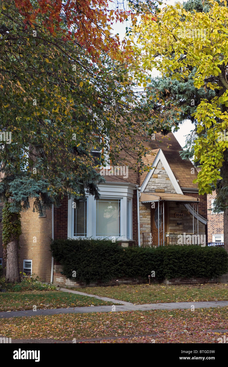 Typical Chicago house - English Tudor style Stock Photo - Alamy