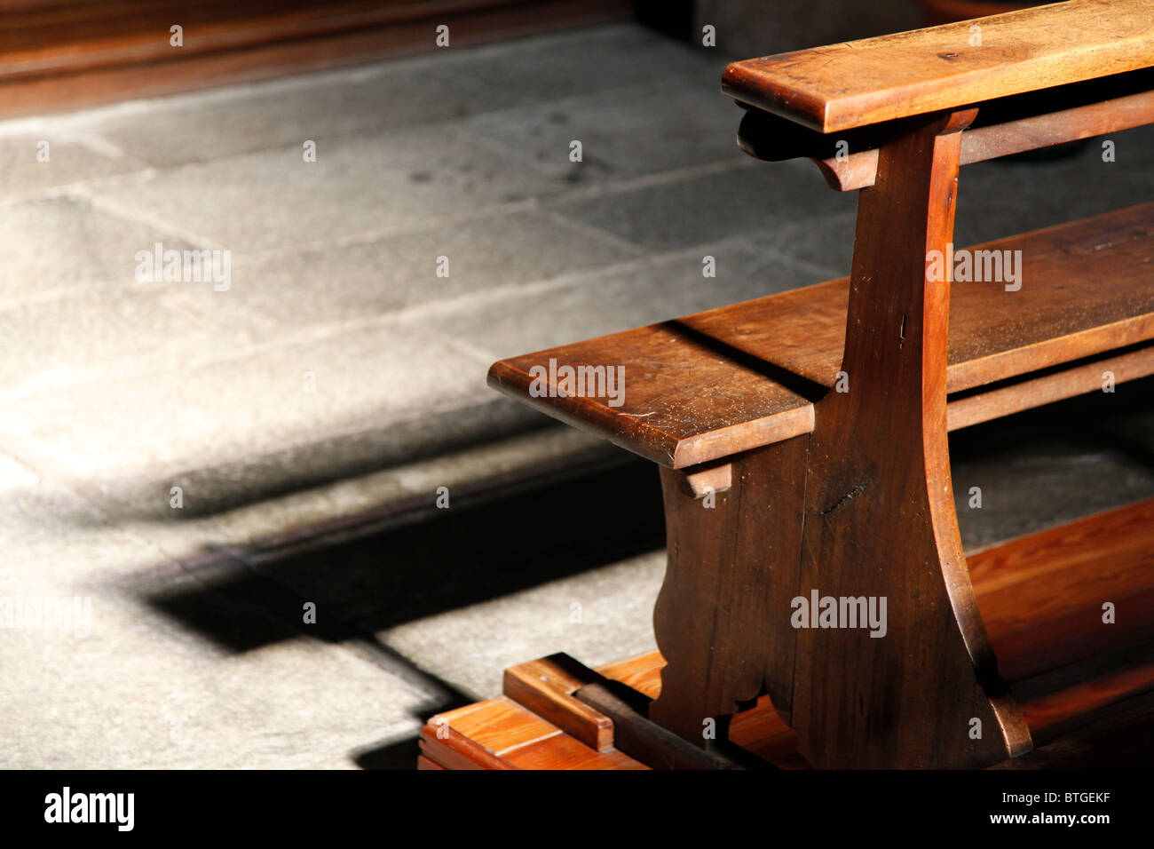 An old pew Stock Photo - Alamy
