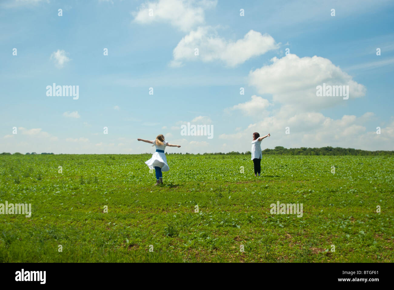 Dancing humans hi-res stock photography and images - Alamy