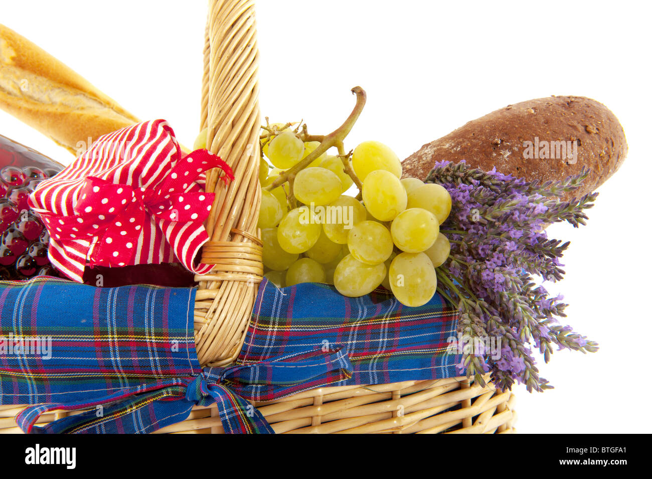 Good filled picnic basket with food Stock Photo - Alamy