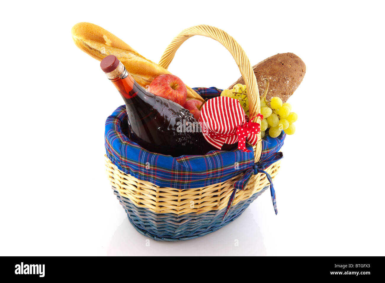 Good filled picnic basket with food Stock Photo - Alamy