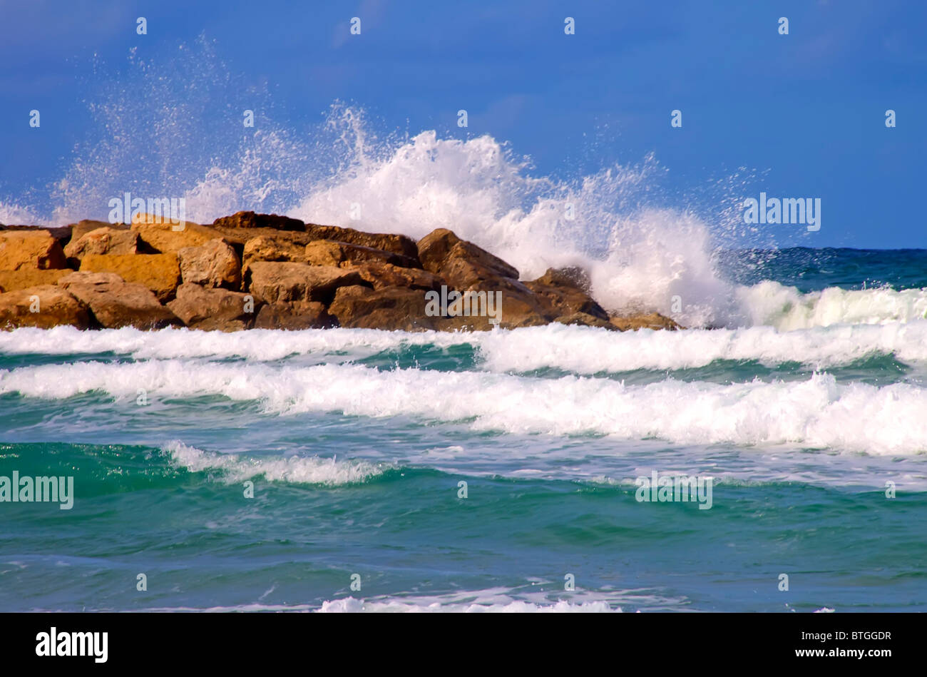 Clear sky and breaking wave hi-res stock photography and images - Alamy