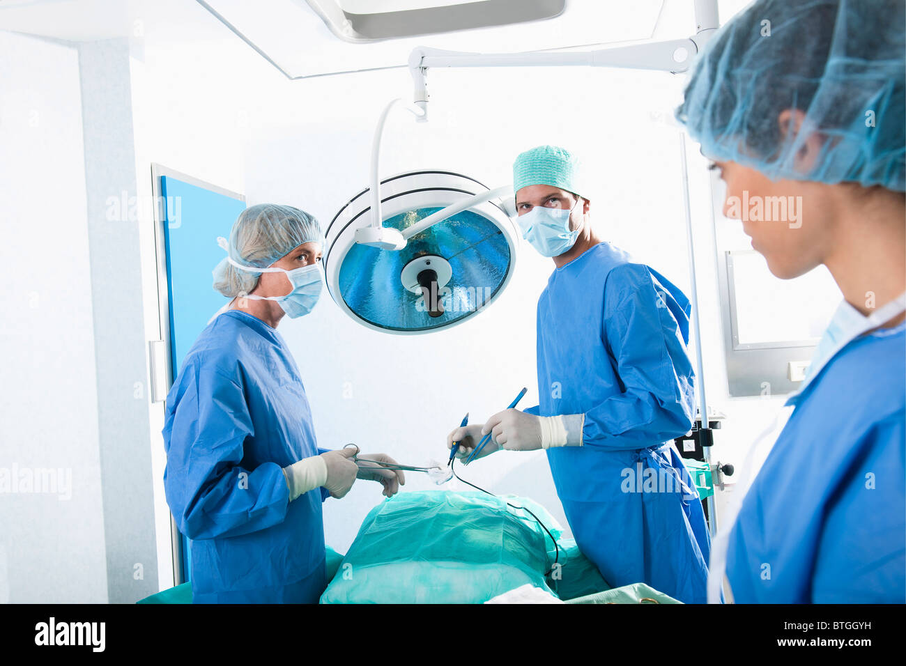 Medical personnel in operating room Stock Photo - Alamy