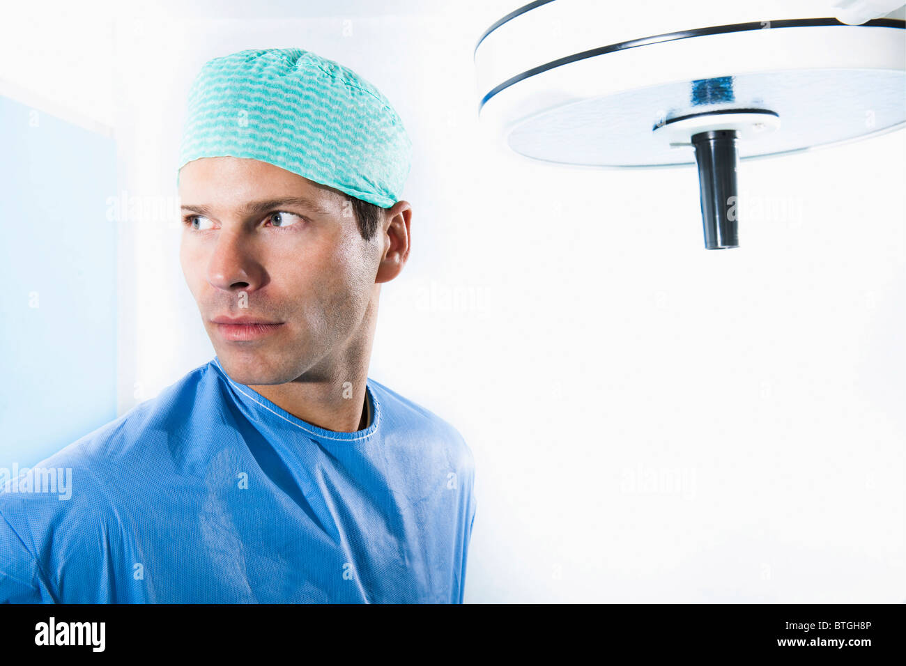 Surgeon in operating room Stock Photo - Alamy