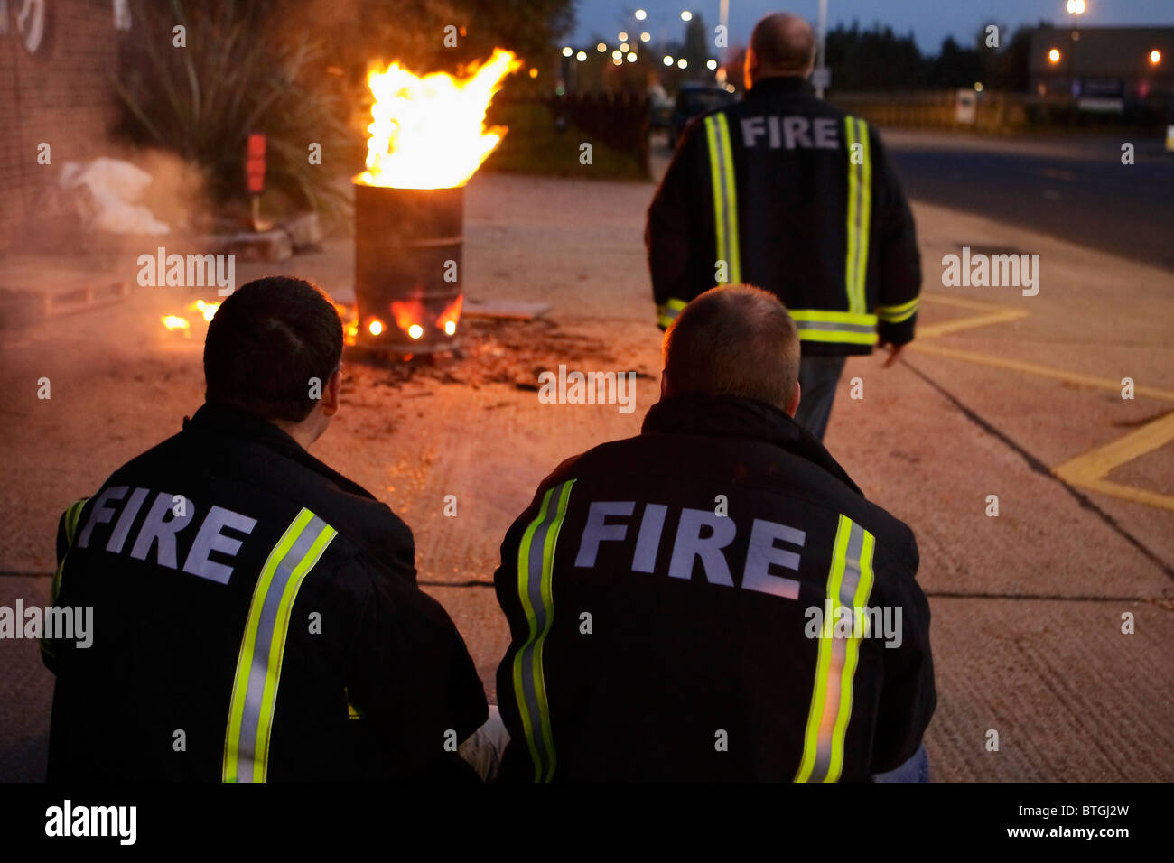 Striking firemen outside a London fire station Stock Photo - Alamy