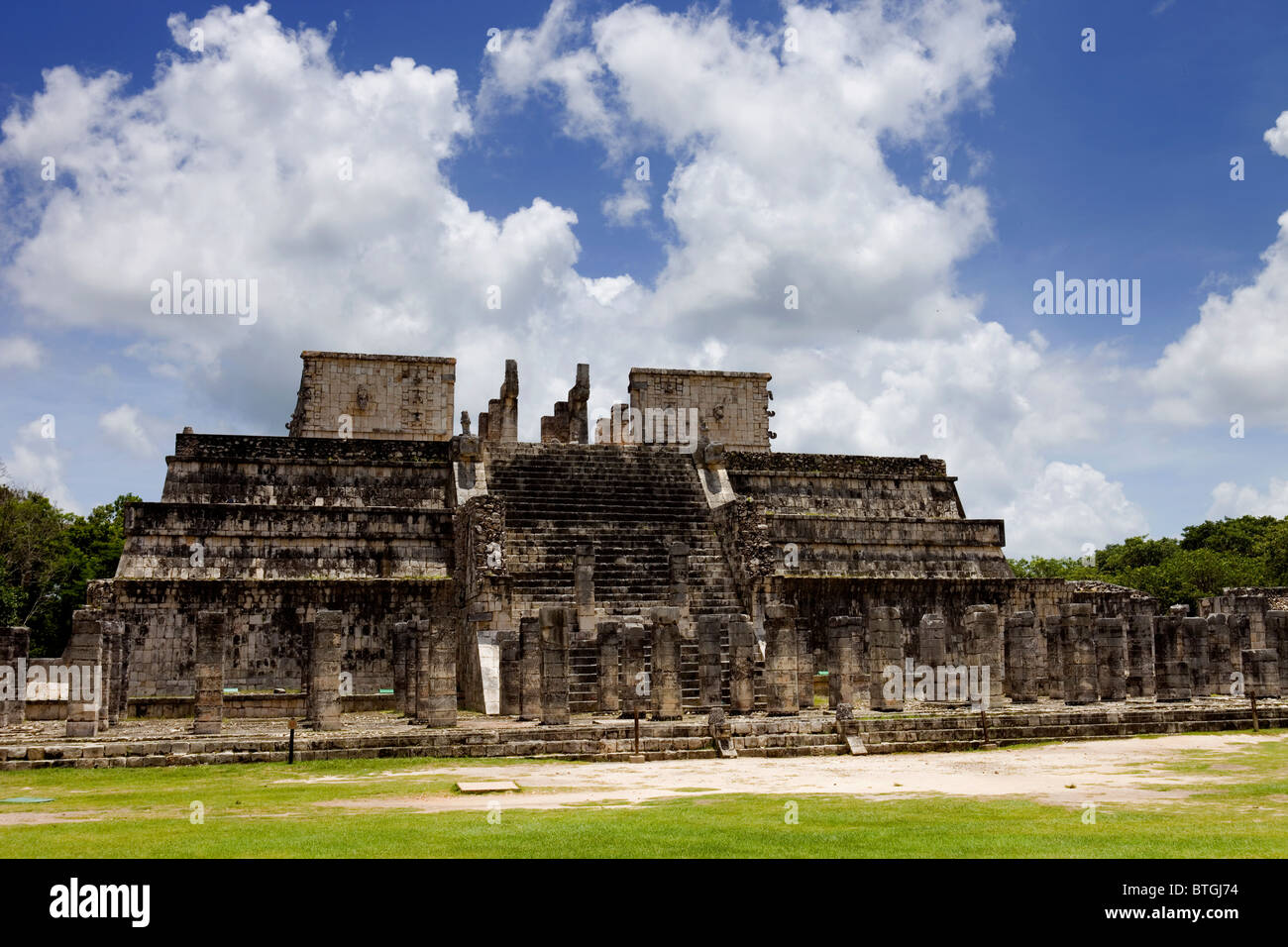 Ancient Mayan temple detail at Chichen Itza, Yucatan, Mexico Stock ...