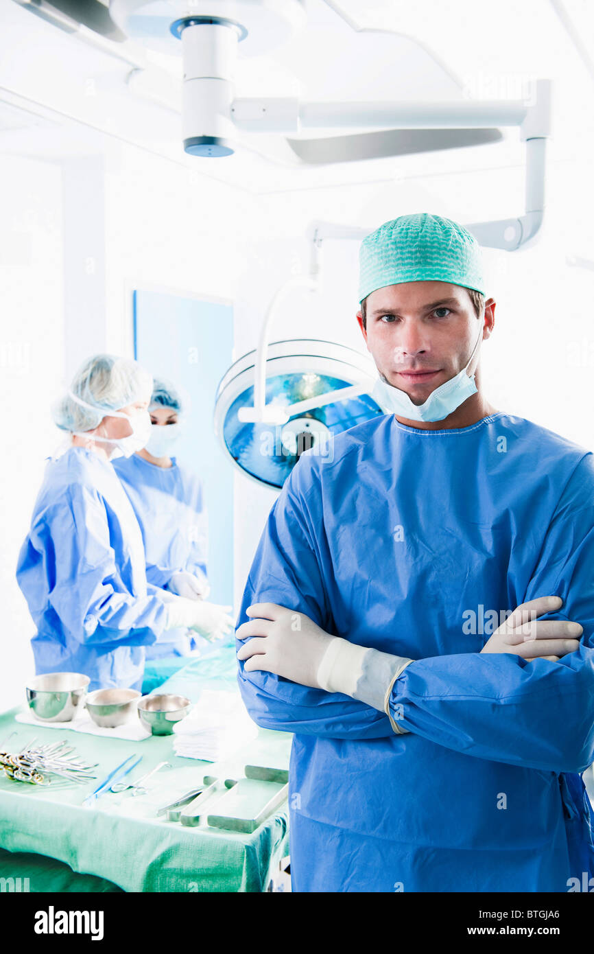 Medical personnel in operating room Stock Photo - Alamy