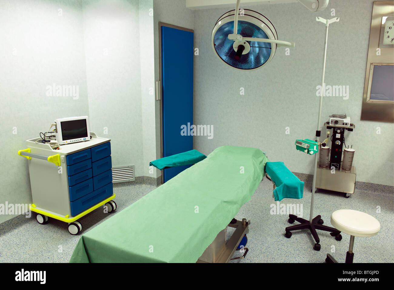 Empty operating theatre hi-res stock photography and images - Alamy