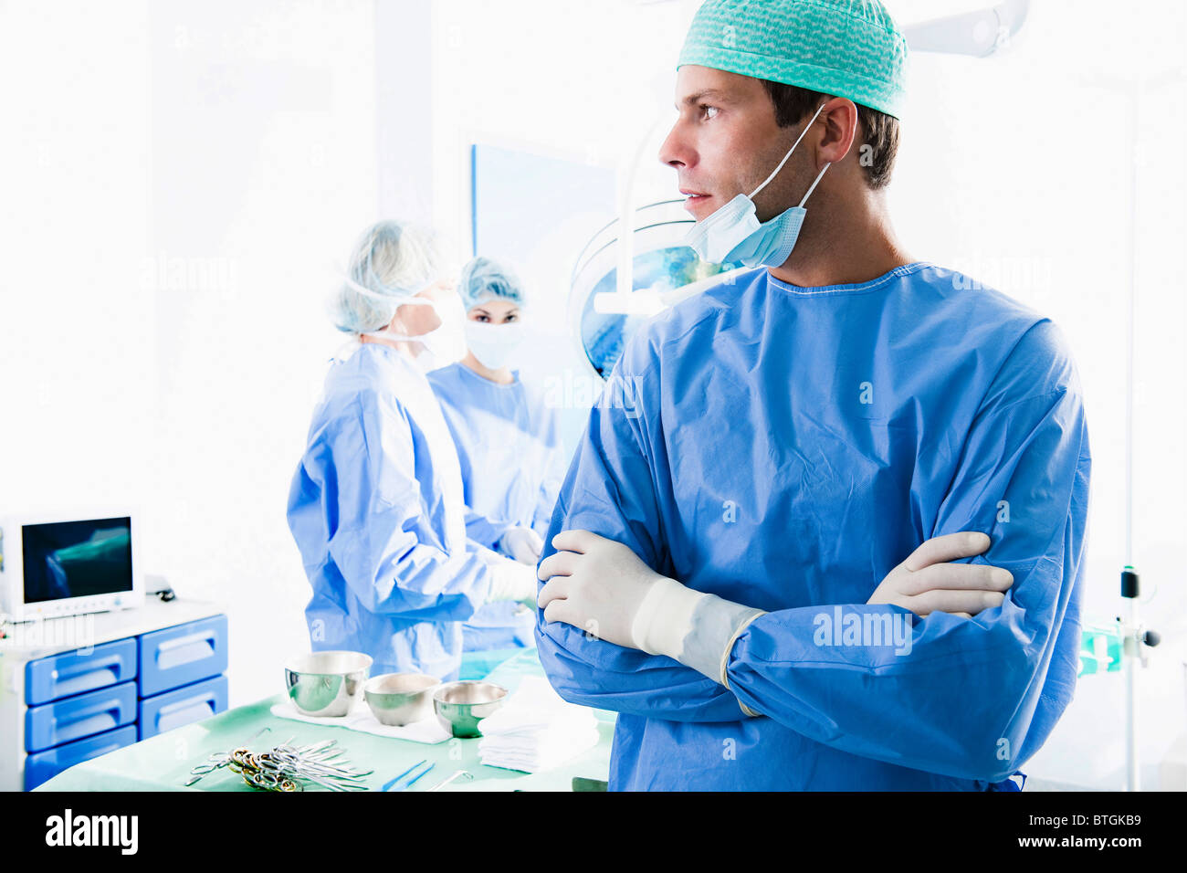 Medical personnel in operating room Stock Photo - Alamy