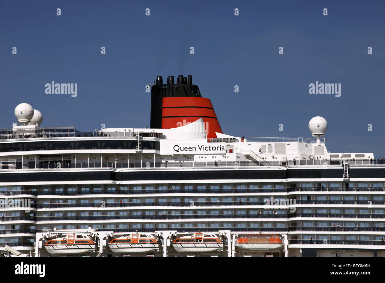 Queen victoria liner hi-res stock photography and images - Alamy