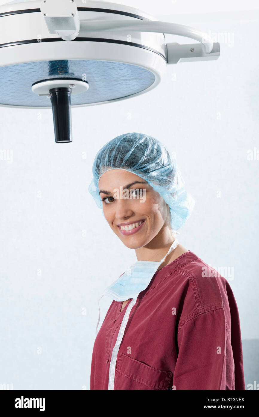 Surgeon in operating room Stock Photo - Alamy
