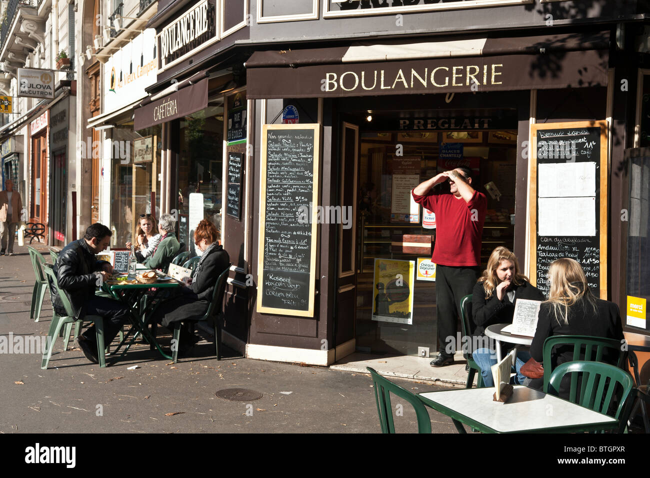 Cafe outside sidewalk hi-res stock photography and images - Alamy