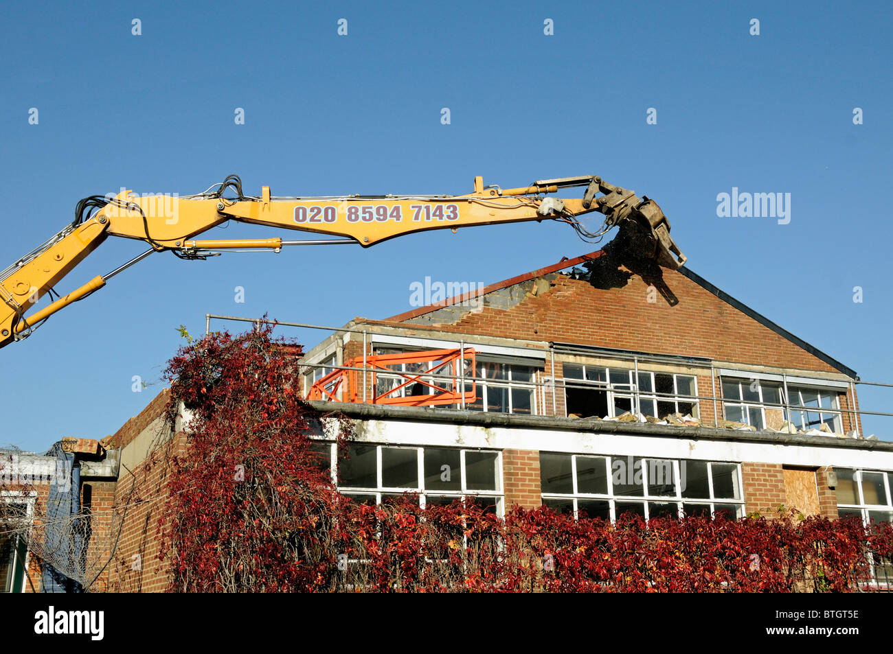 Demolishing Building Demolition Stock Photos & Demolishing Building ...