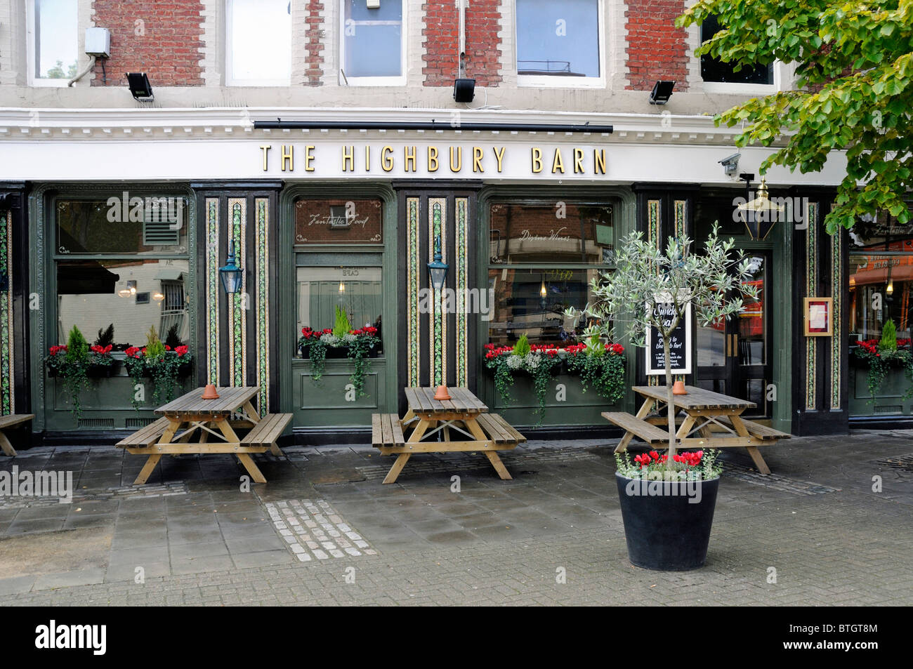 Highbury london barn hi-res stock photography and images - Alamy
