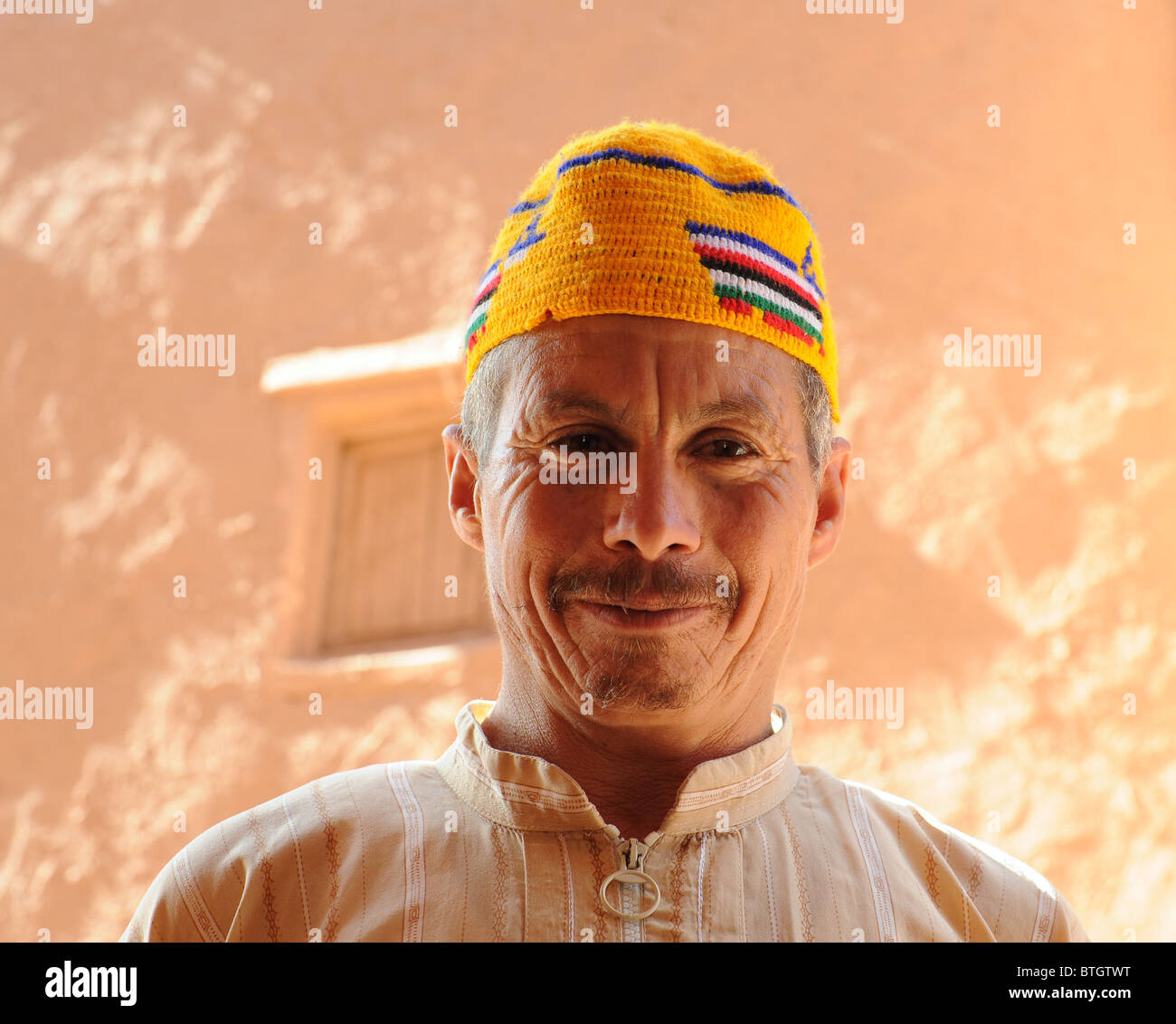 Moroccan man poses for photograph Stock Photo - Alamy