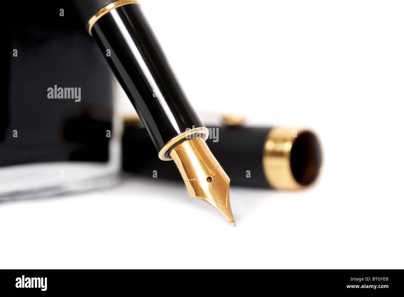 Golden fountain pen hi-res stock photography and images - Alamy