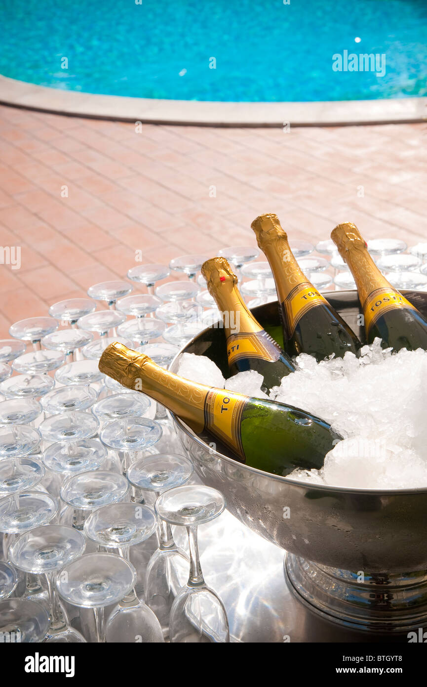 Prosecco bottles hi-res stock photography and images - Alamy