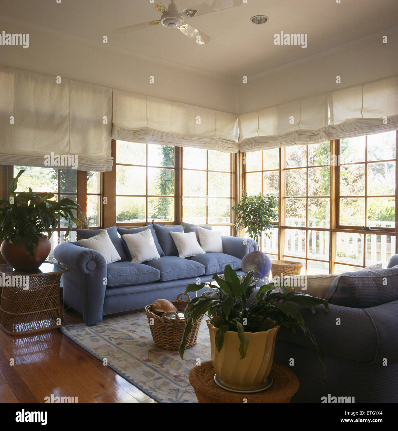 Blind traditional sitting room hi-res stock photography and images - Alamy