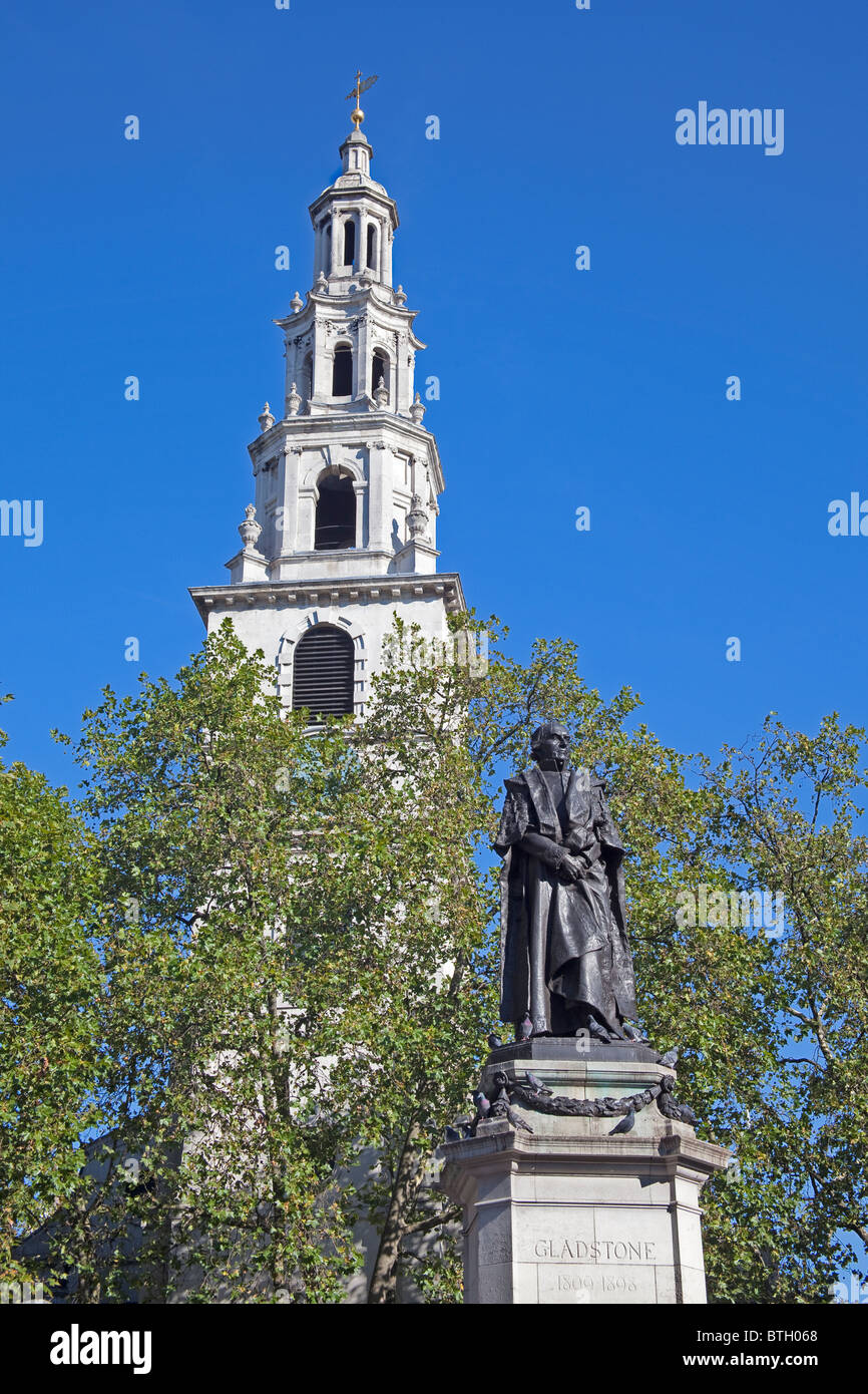 London,The Strand Statue of William Gladstone with St Clement Danes ...