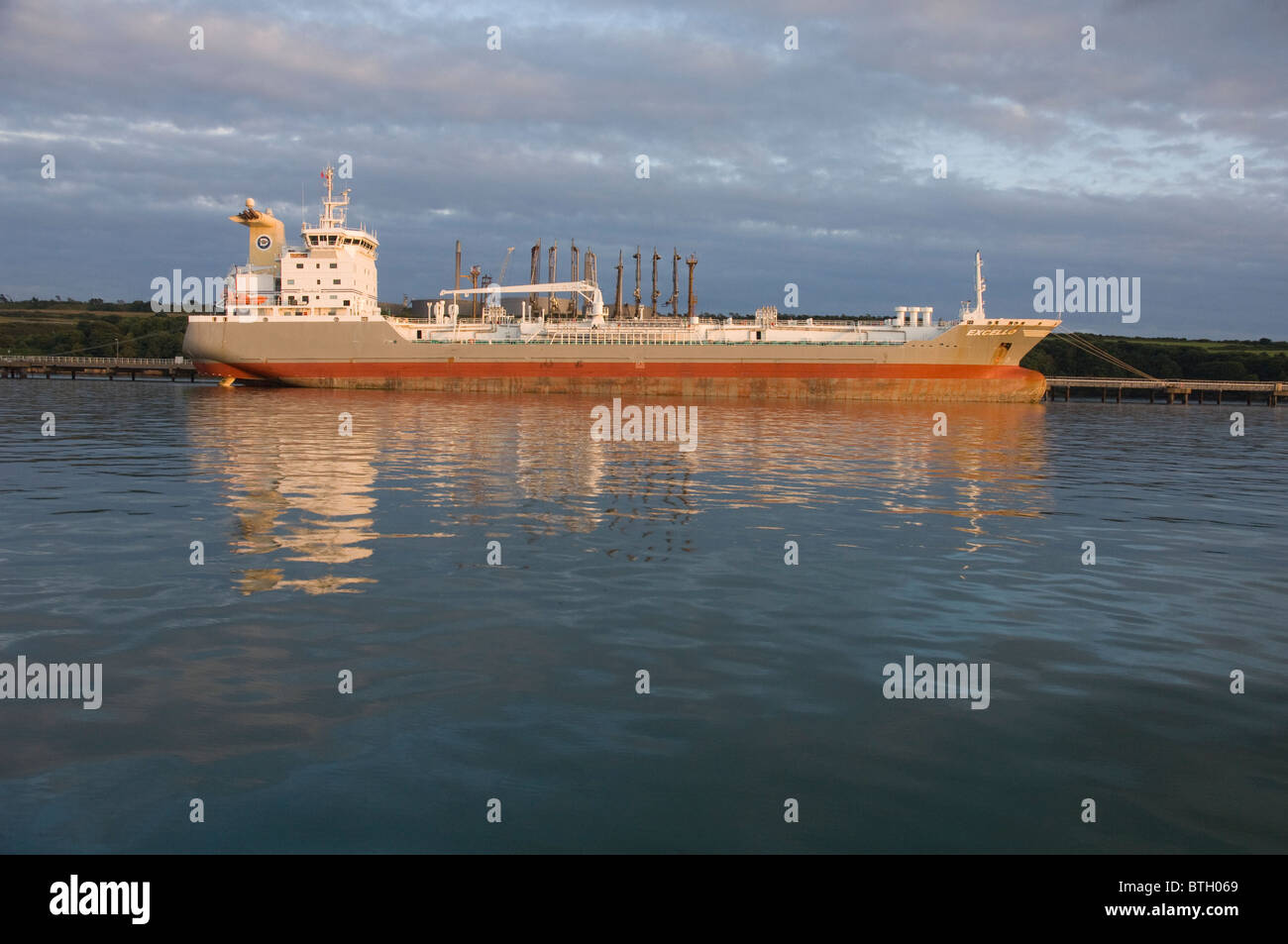 Oil Marine Jetty Stock Photos & Oil Marine Jetty Stock Images - Alamy