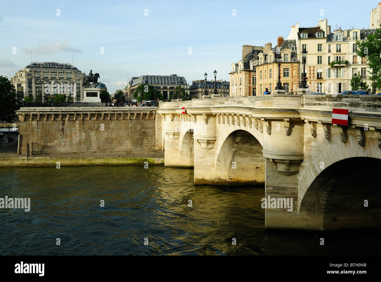Pont neuf bridge in paris hi-res stock photography and images - Alamy