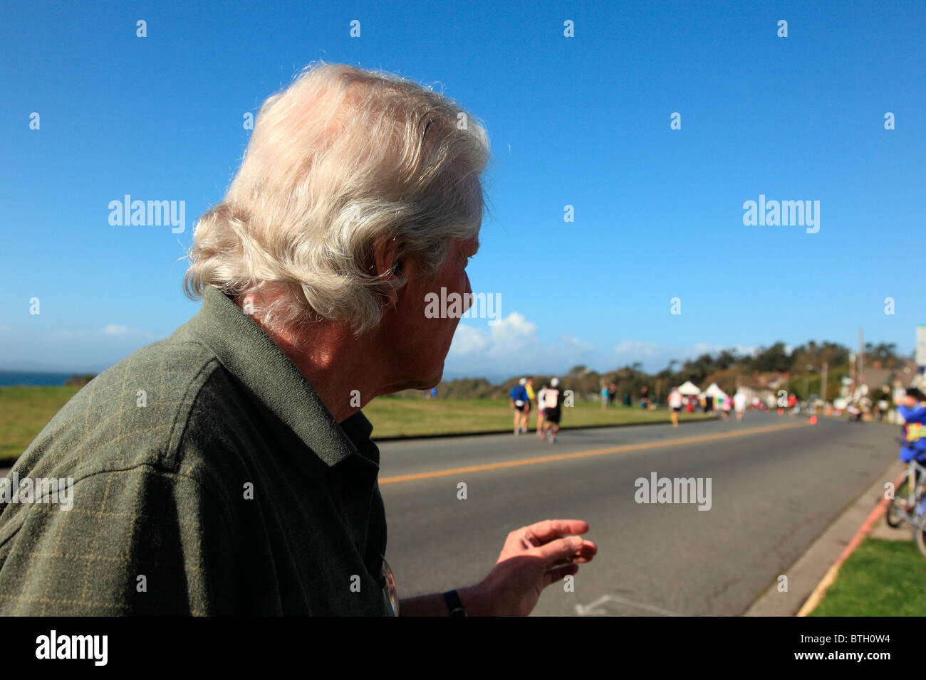 White haired older man smoking hi-res stock photography and images - Alamy