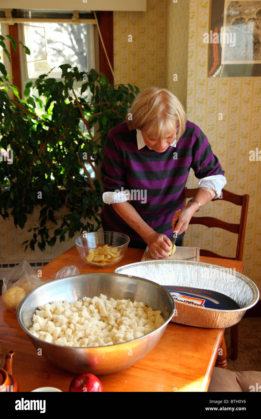 Dinner lady hi-res stock photography and images - Alamy