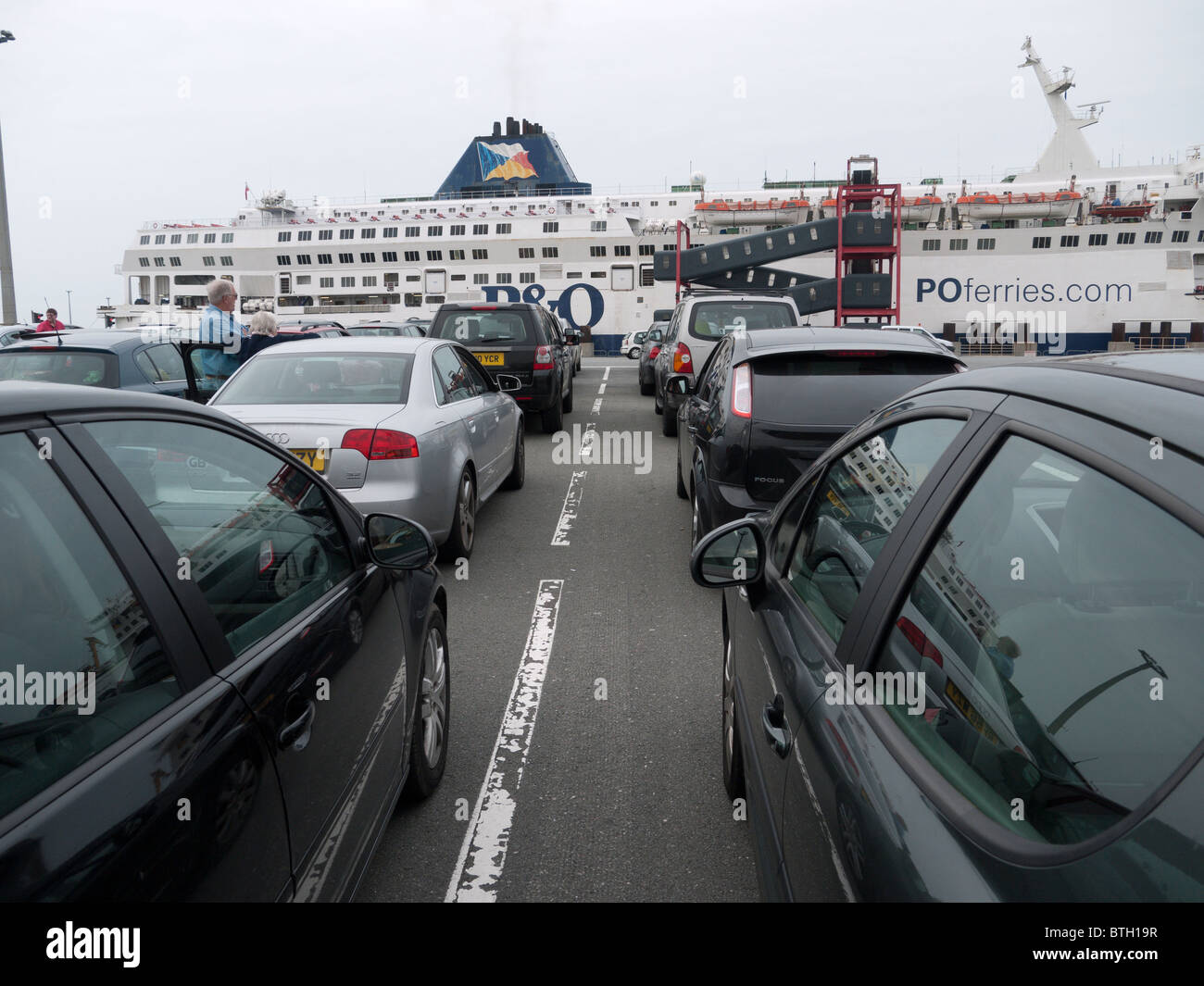 Car ferry queue dover hi-res stock photography and images - Alamy