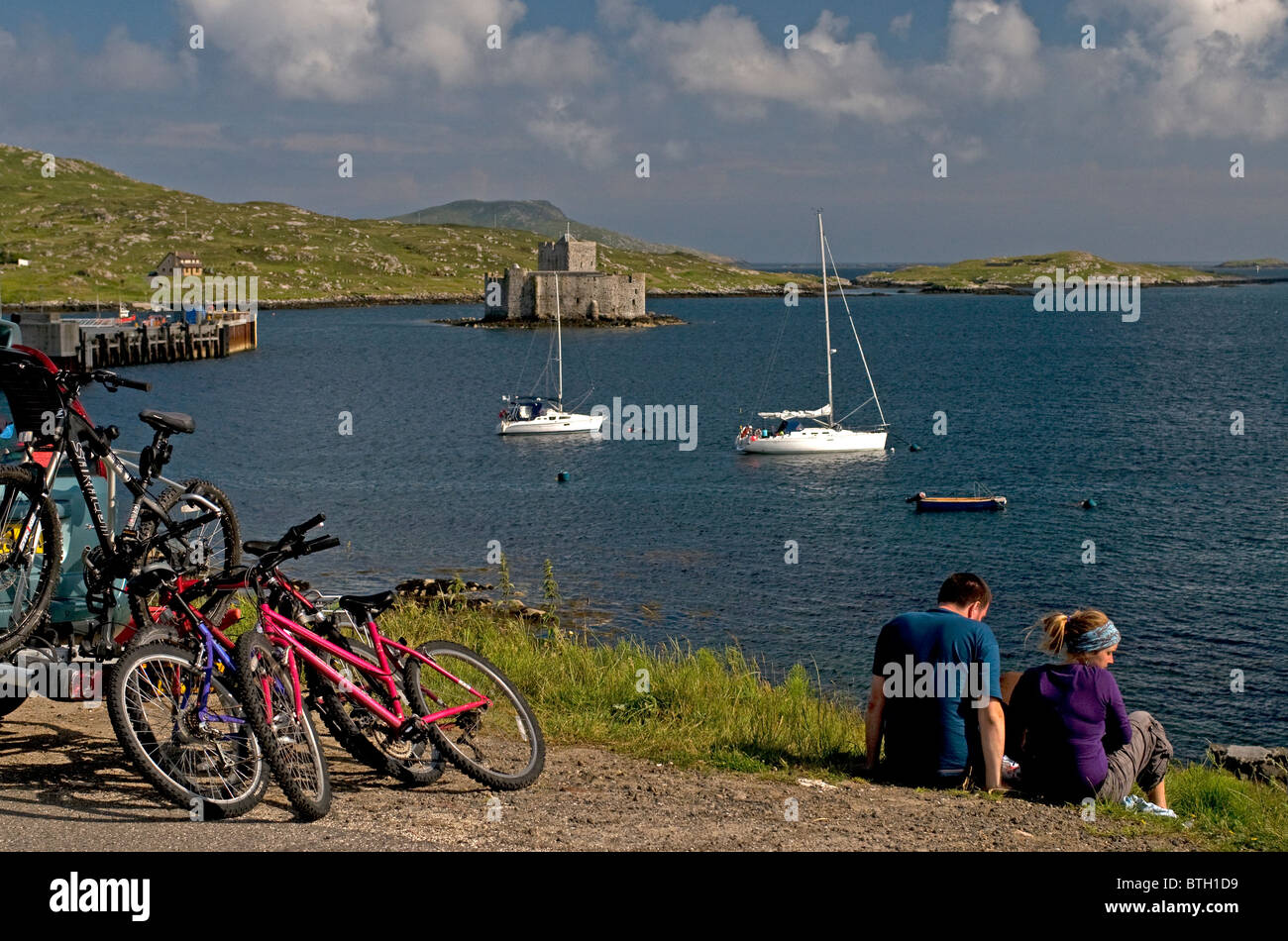 Kisimul Castle, home of the Clan MacRae in Castlebay, Isle of Barra ...