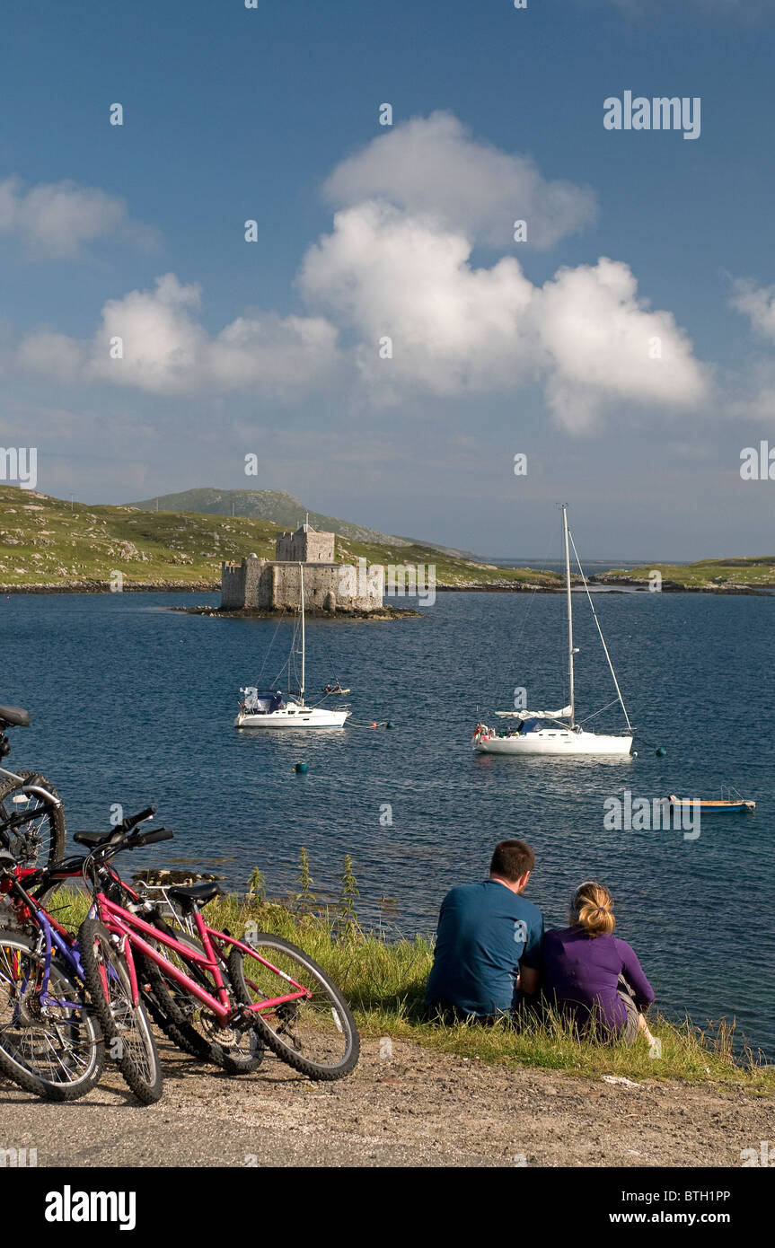 Kisimul Castle, home of the Clan MacRae in Castlebay, Isle of Barra ...