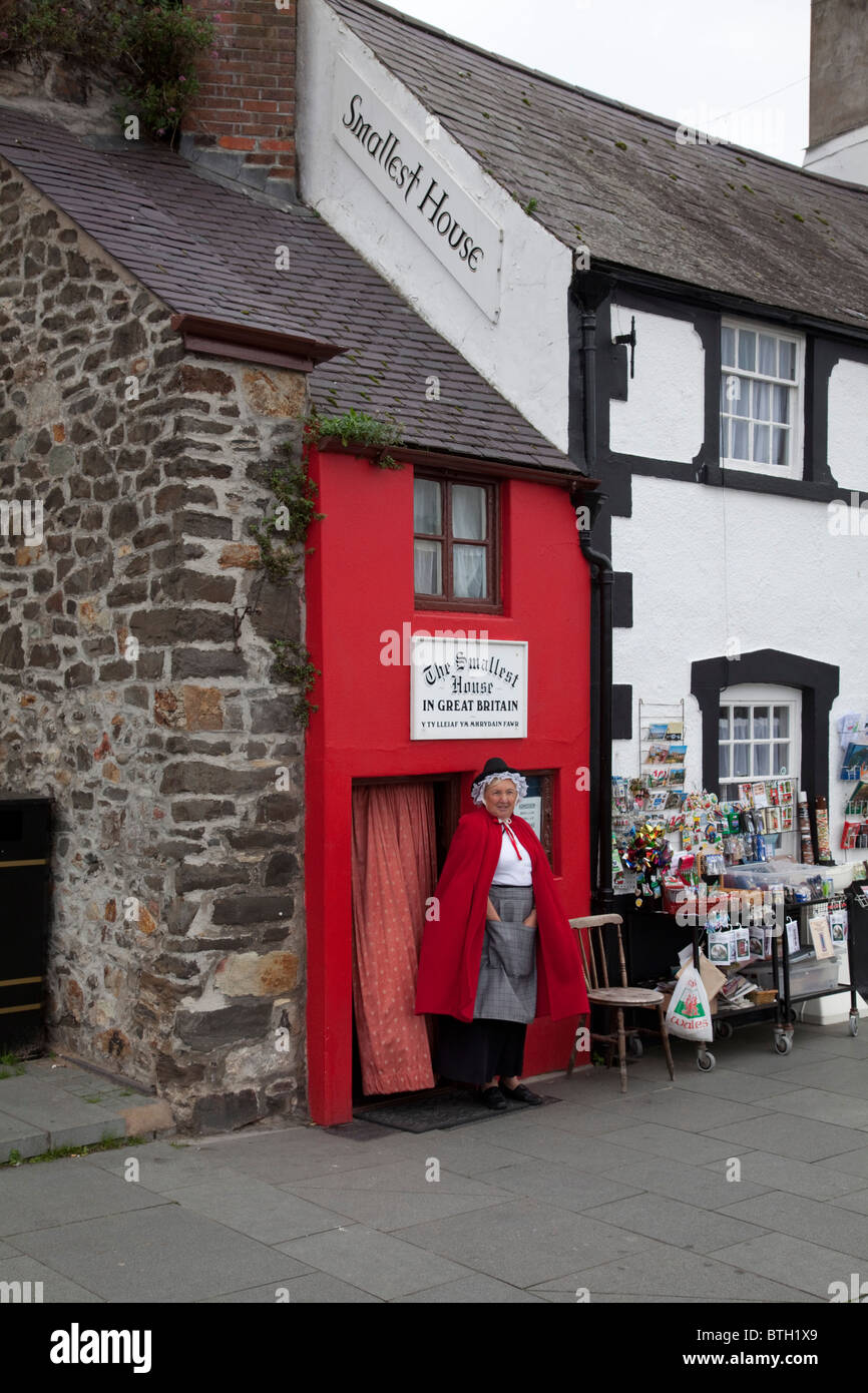 The smallest house in Great Britain situated on the Conwy Quayside in ...