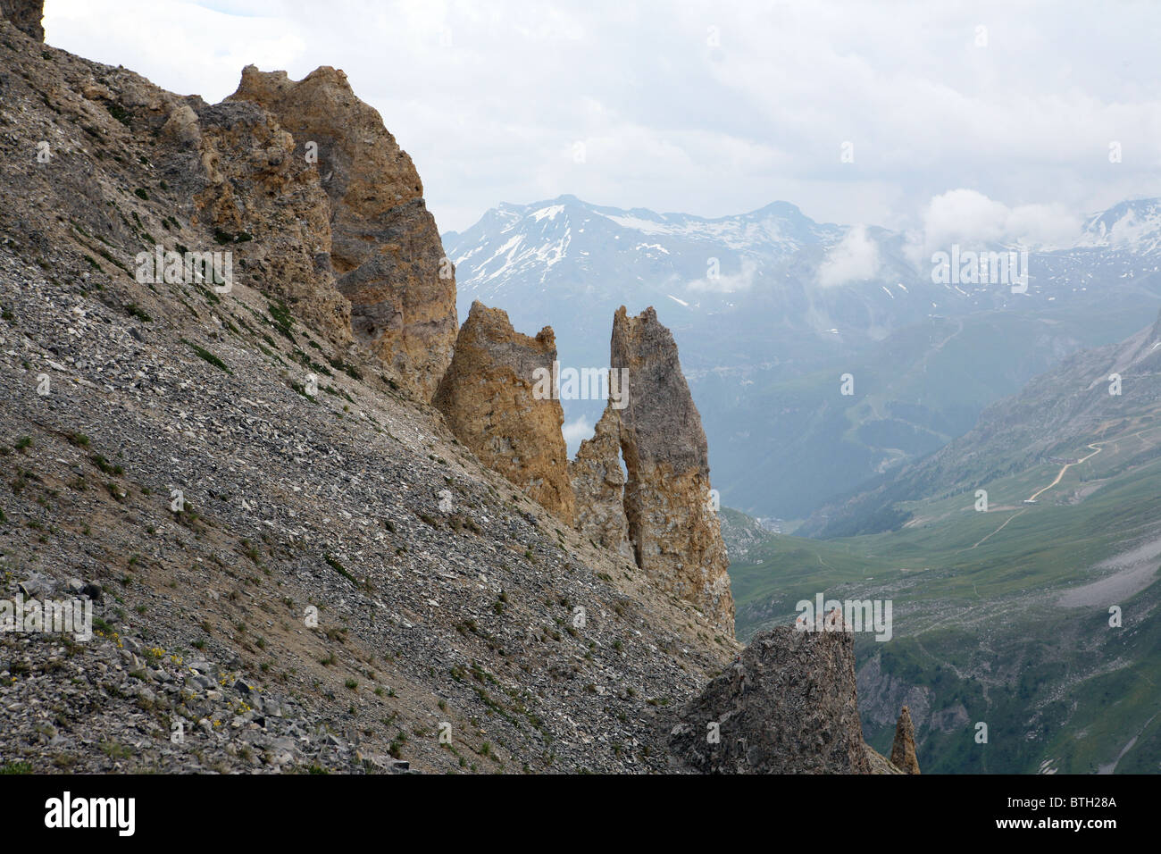 Mountain views and trails near the Aguille Percee - Eye of the Needle ...
