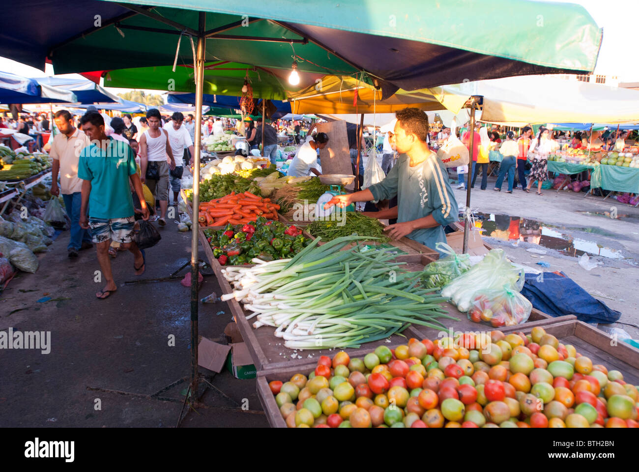 Filipino street market Kota Kinabalu Borneo Stock Photo - Alamy