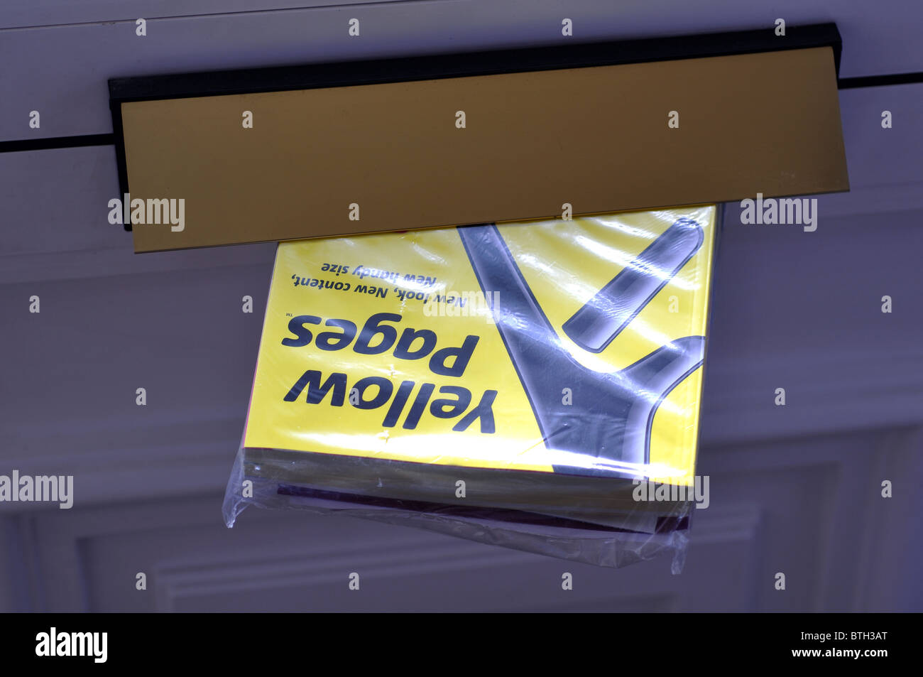 Yellow pages directory hi-res stock photography and images - Alamy