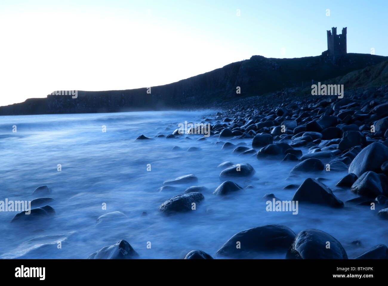 Dunstanburgh castle historic ruin hi-res stock photography and images ...