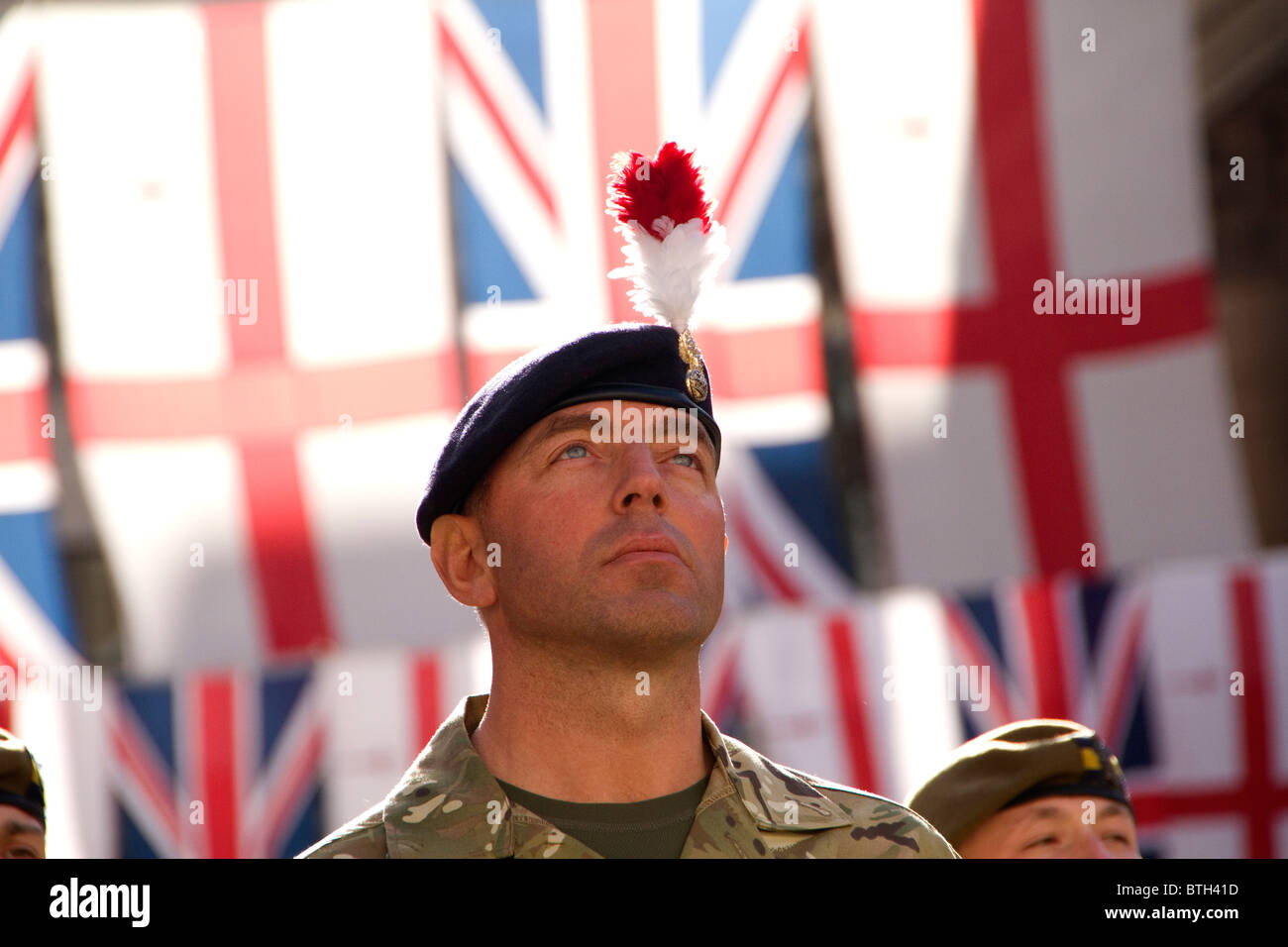 A soldier from the London Regiment stands to attention on parade Stock ...