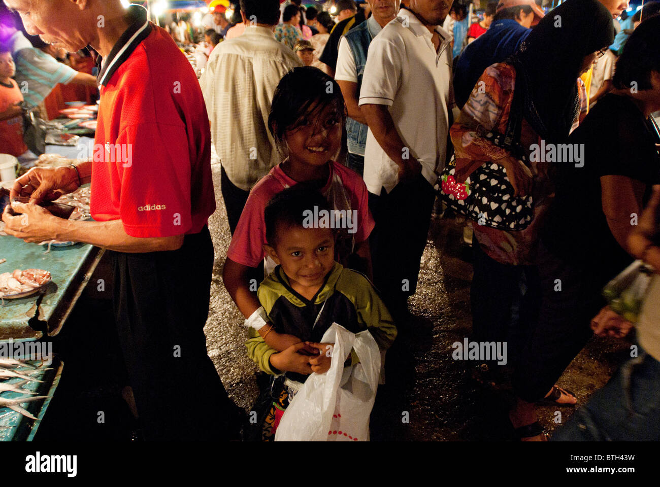 Filipino street market Kota Kinabalu Borneo Stock Photo - Alamy
