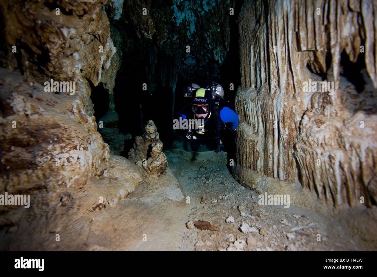 Cave diving in the Cenote cave system in Mexico's Yucatan Peninsula ...