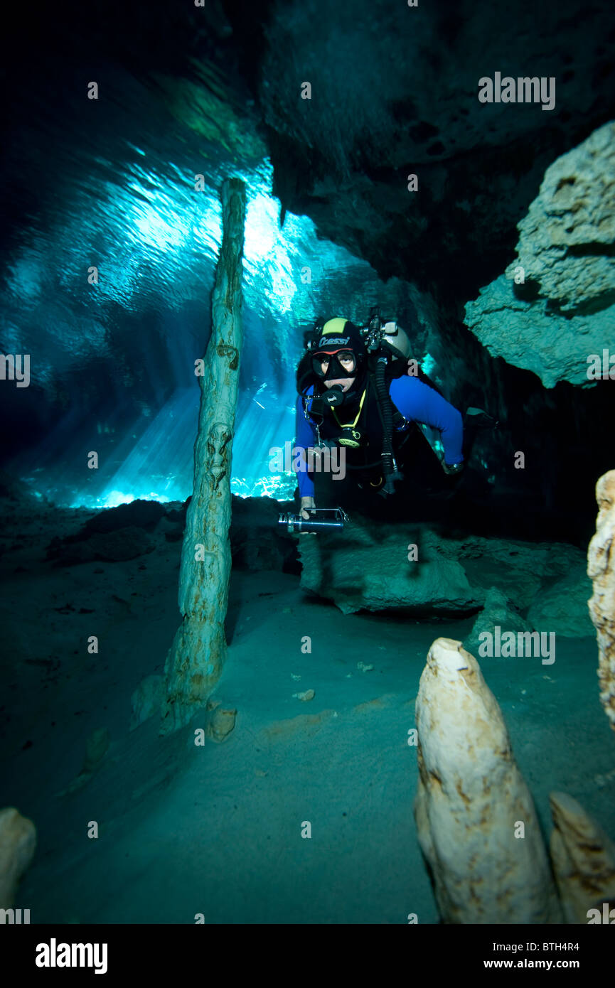 Cave diving in the Cenote cave system in Mexico's Yucatan Peninsula ...