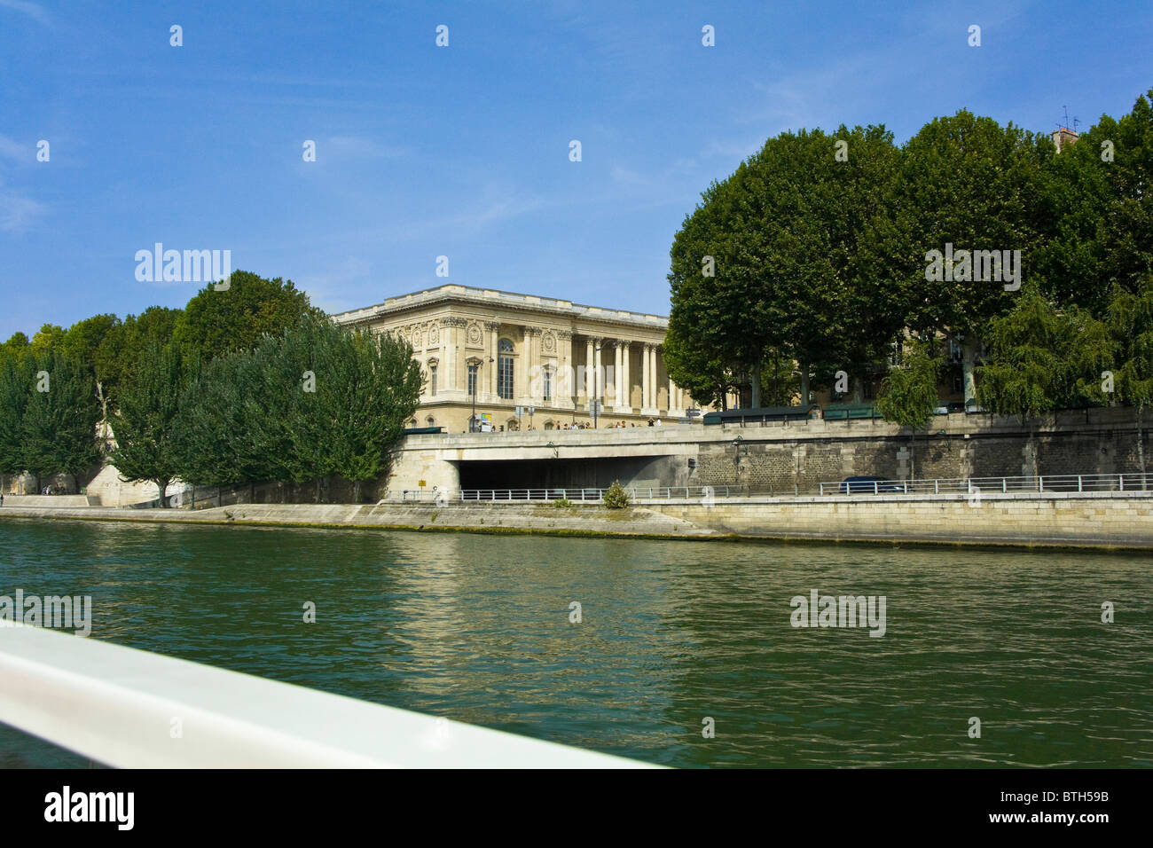 Buildings and trees hi-res stock photography and images - Alamy