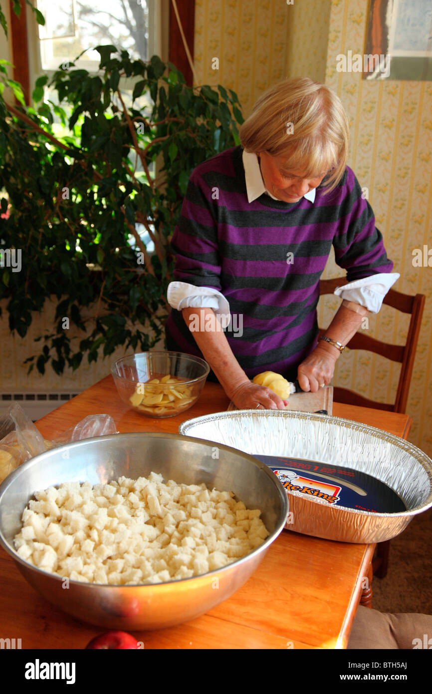 Dinner lady hi-res stock photography and images - Alamy